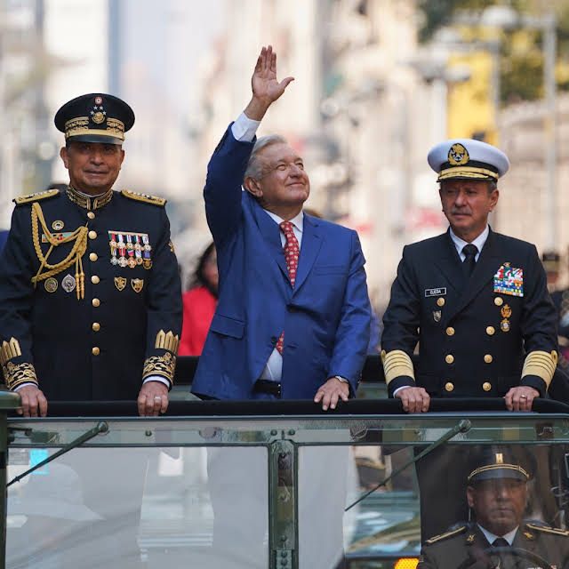 falconJR - AMLO